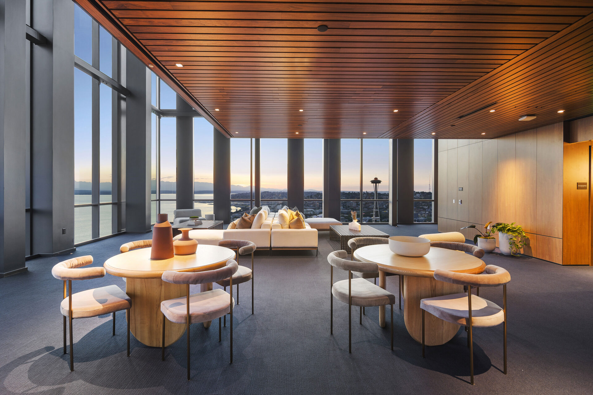 Luxury Amenities & Personalized Services - The Modern